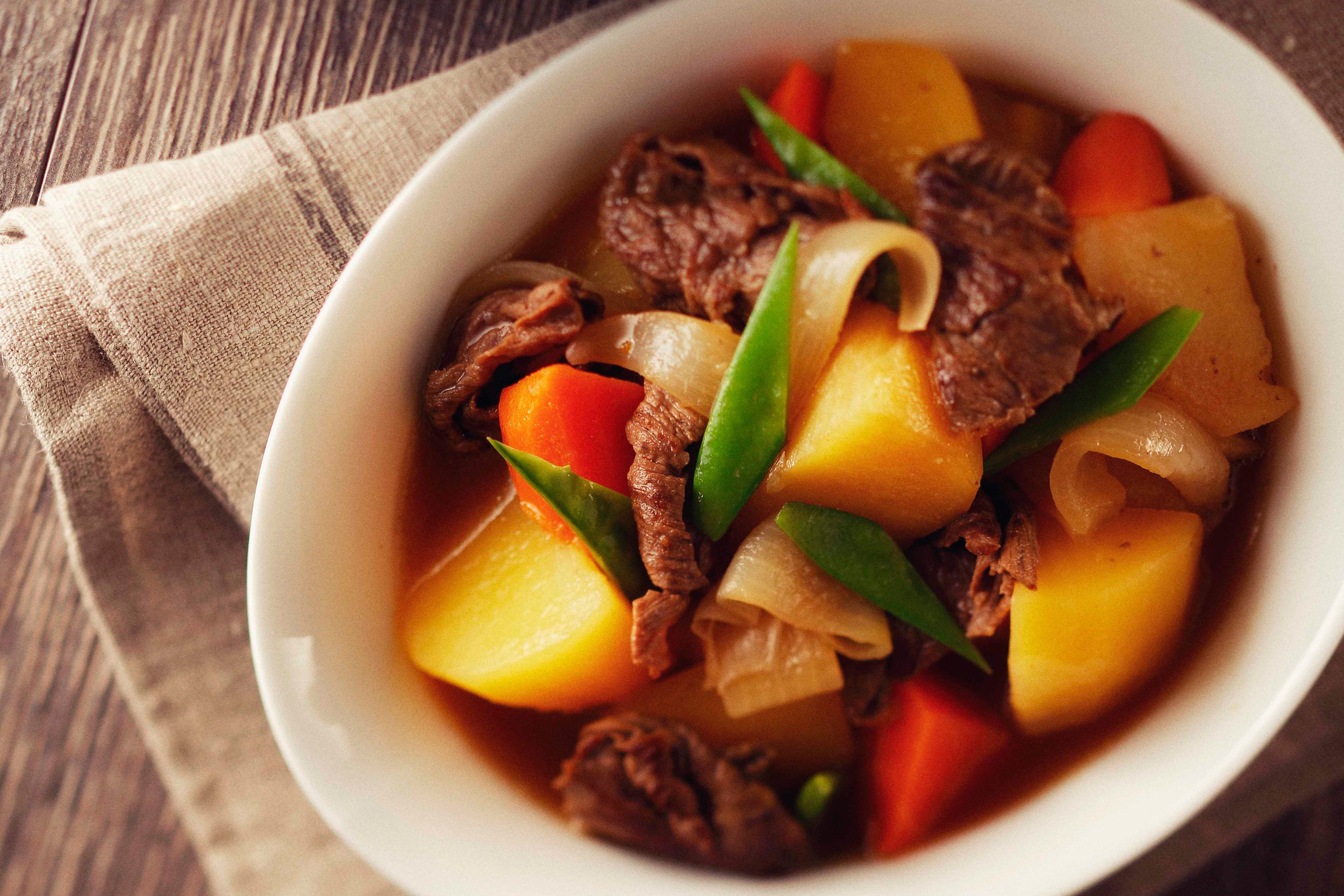 Nikujaga (Japanese Style Beef and Potatoes) – Anaori